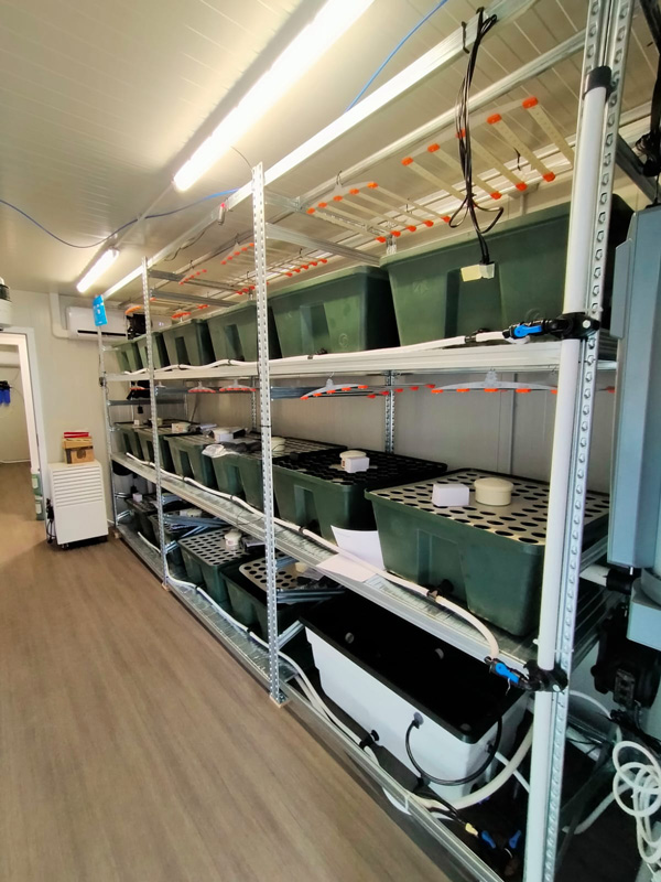 INDOORLINE - LABORATORIO PREFABBRICATO ALLESTIMENTO VERTICAL 1150 ...